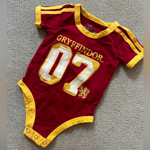 Universal Studio | One Pieces | Harry Potter Gryffindor Baby Boy Onesie ...
